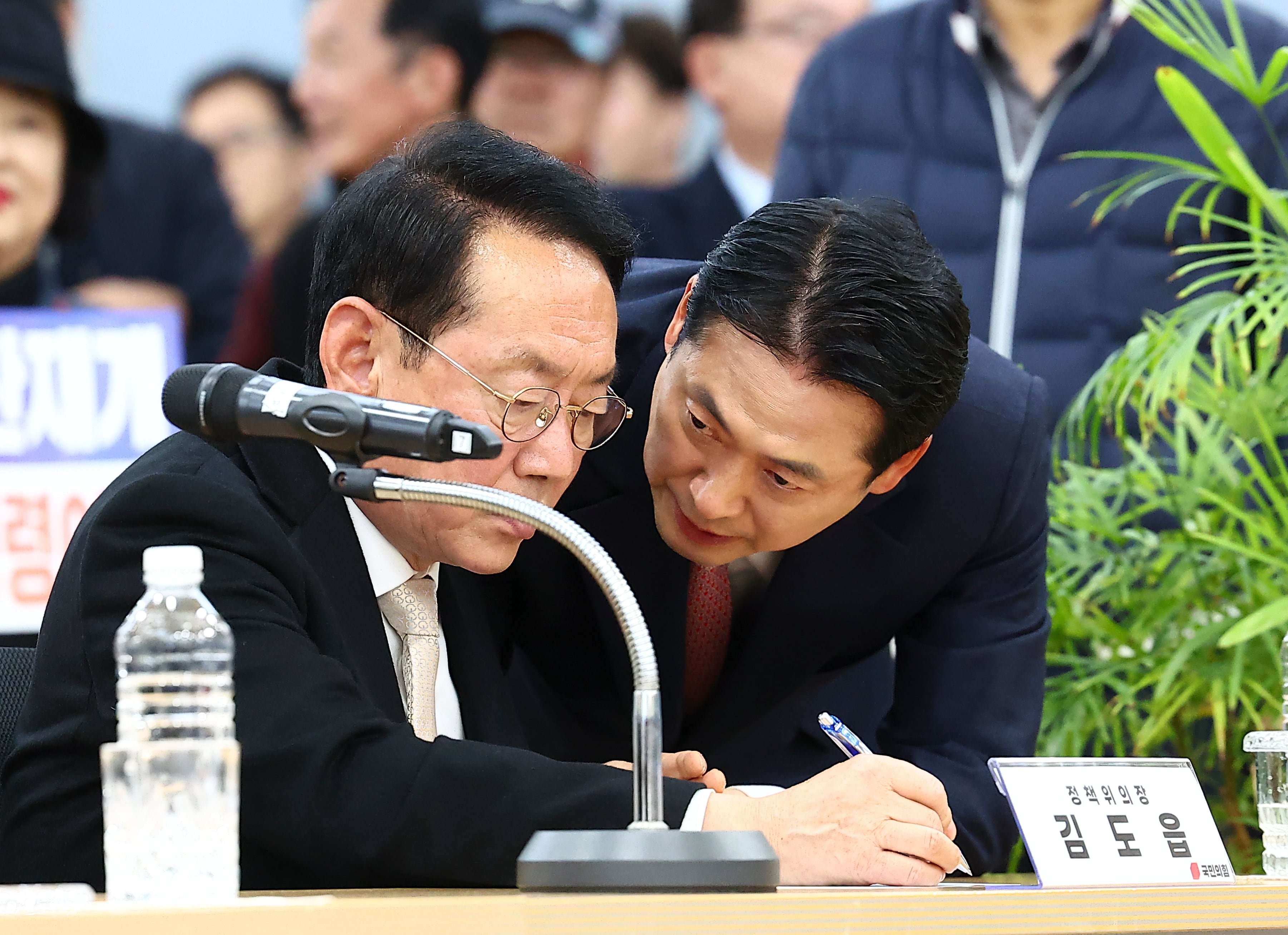 People Power Party policy chief resigns