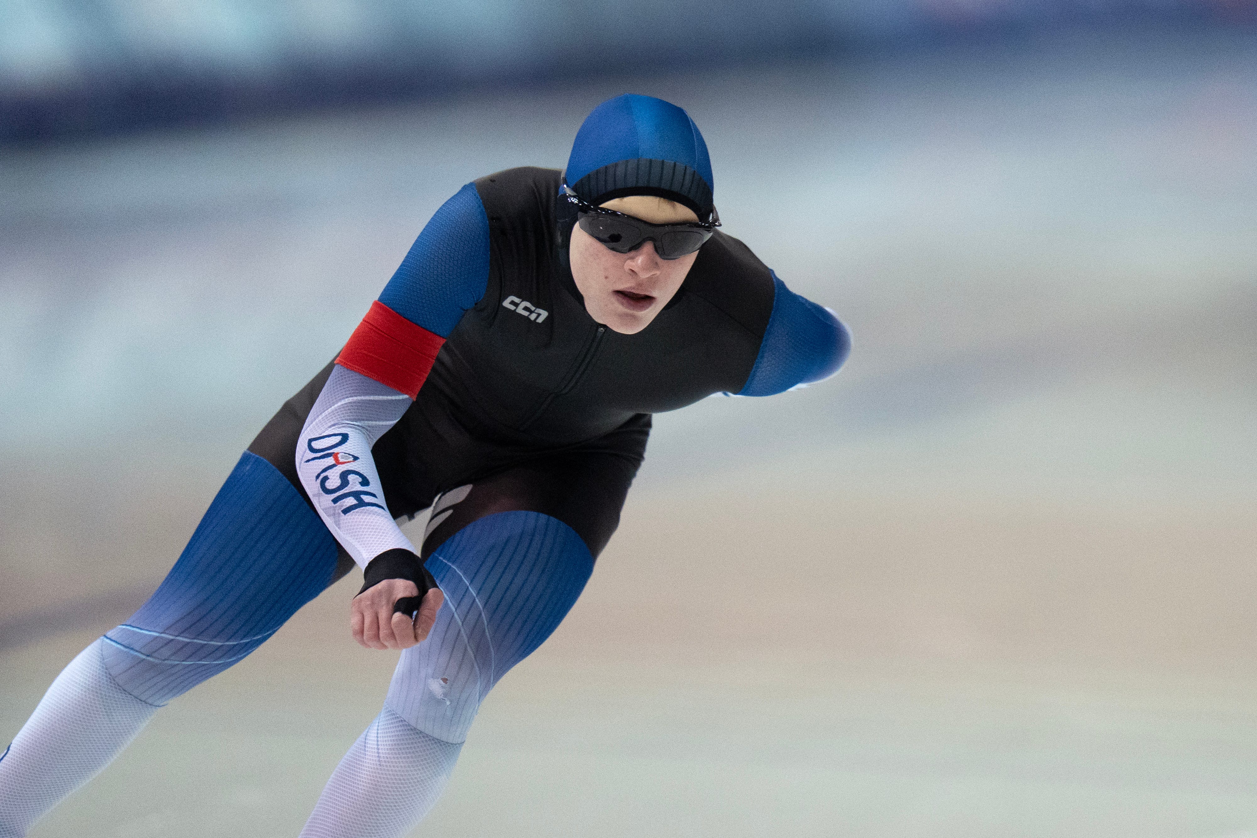 Pewaukee teen speed skater misses chance to line up against Olympic legend