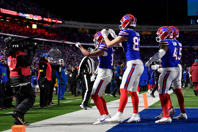 Bills celebrate home finale with 35-8 rout of the Jets in potential ...