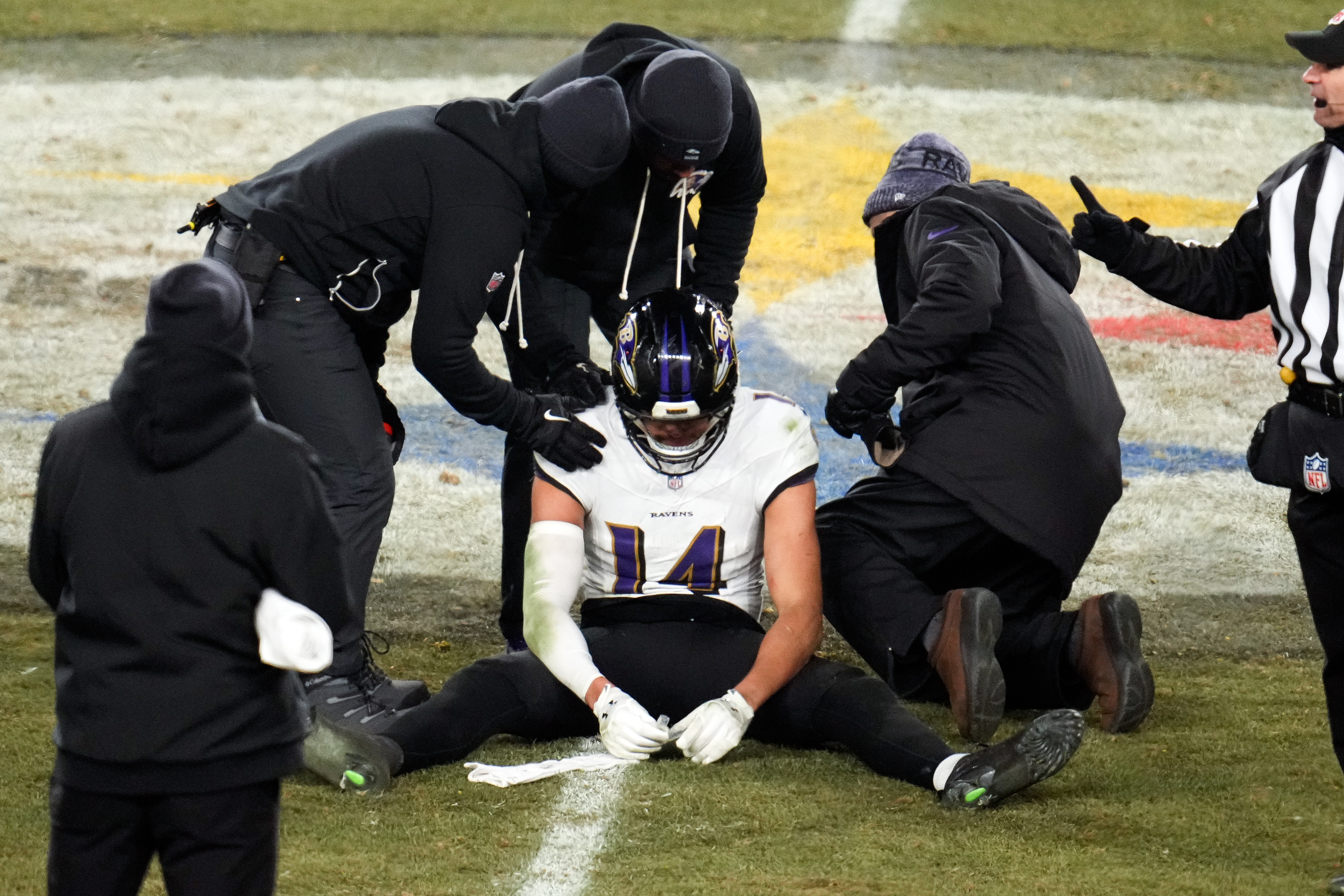Ravens S Kyle Hamilton leaves game on cart with head injury, and ...