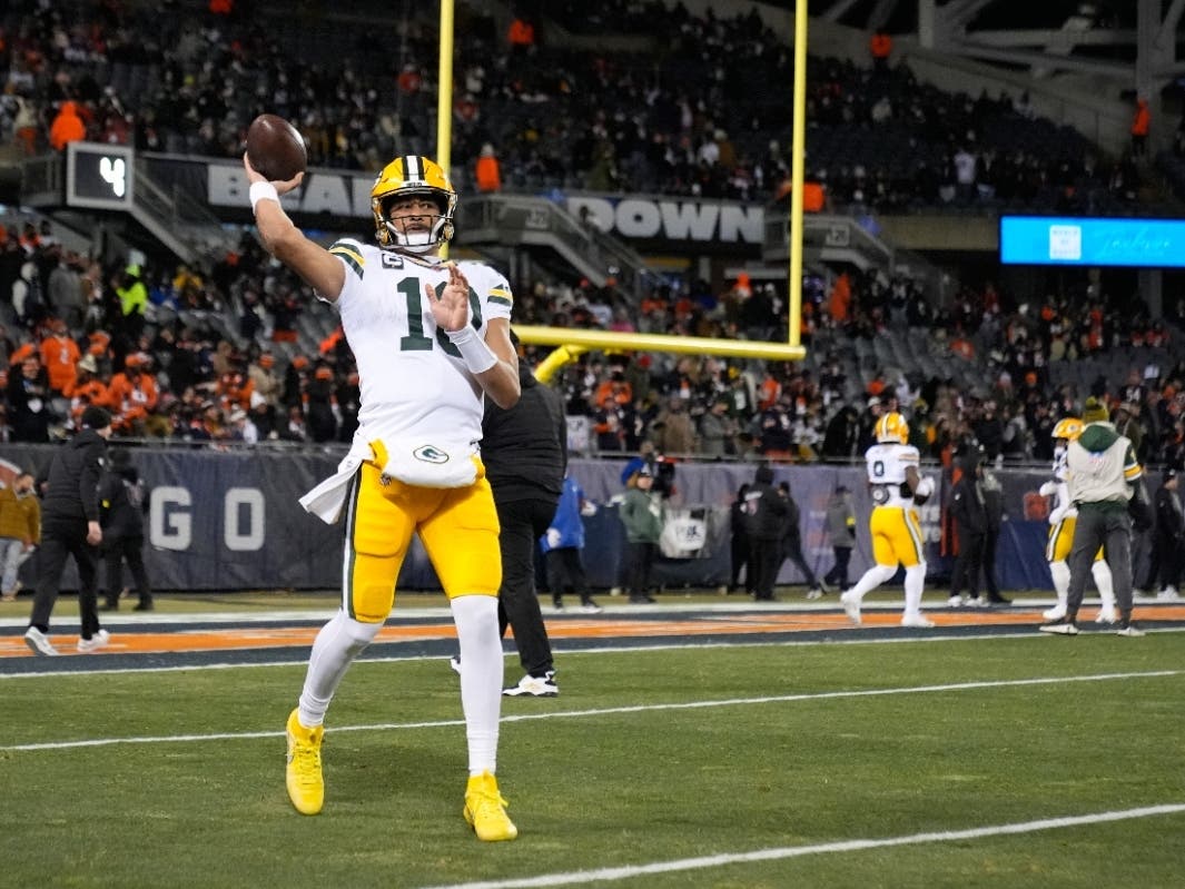 Green Bay Packers head to Chicago for NFC wild card playoff