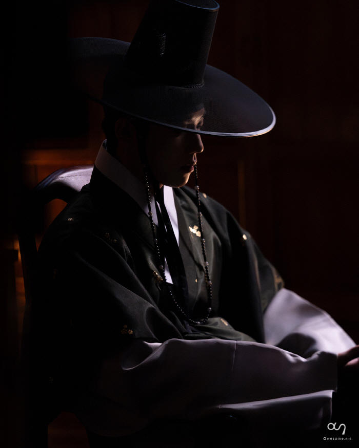 Rocco is completely accepted. Dear bandit, I fall in love with Moon ...