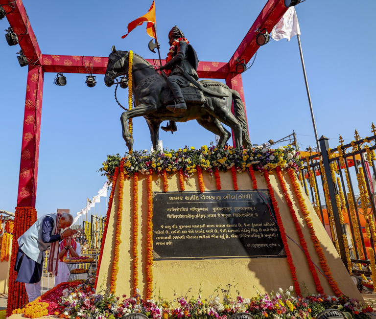 PM takes part in 'Shaurya Yatra' in Somnath, 108 horses present ...
