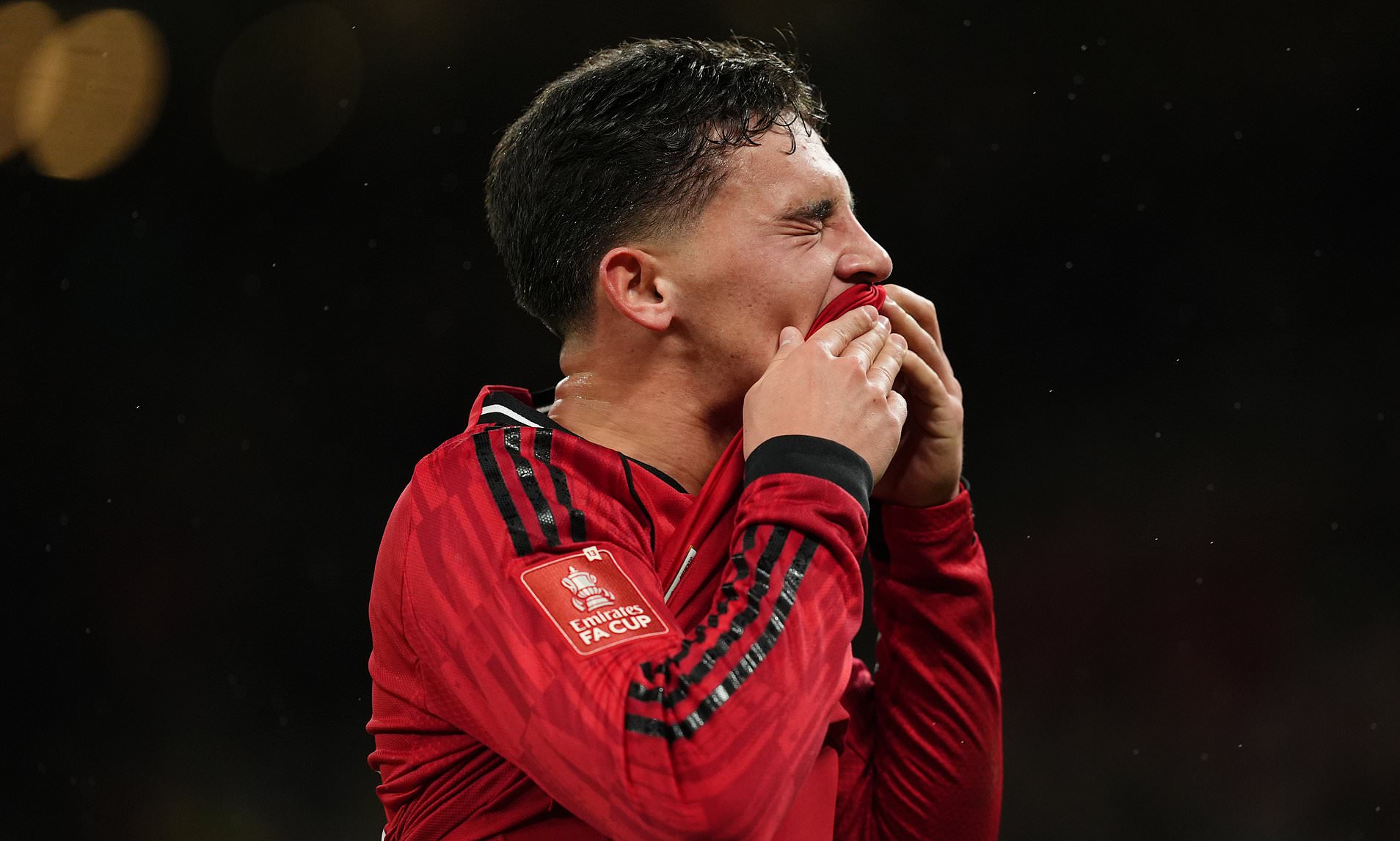 Man United wonderkid Shea Lacey, 18, issues apology after nightmare Old ...