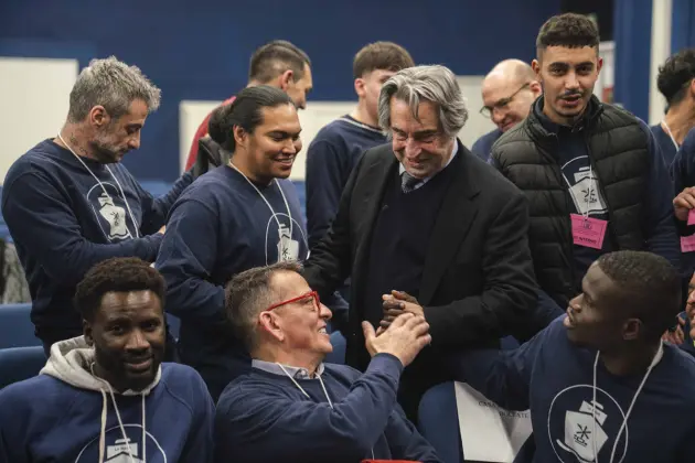 Il maestro Riccardo Muti dirige i Cherubini nel carcere di Opera / foto