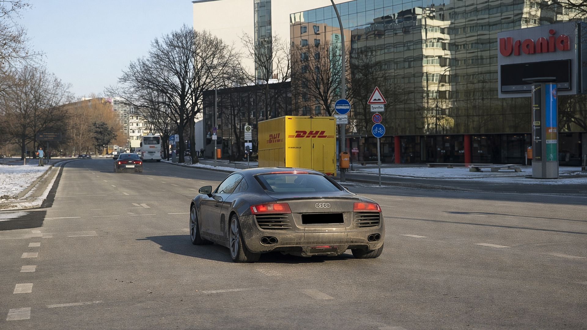 Porsche 997 and Audi R8 show raw exhaust notes