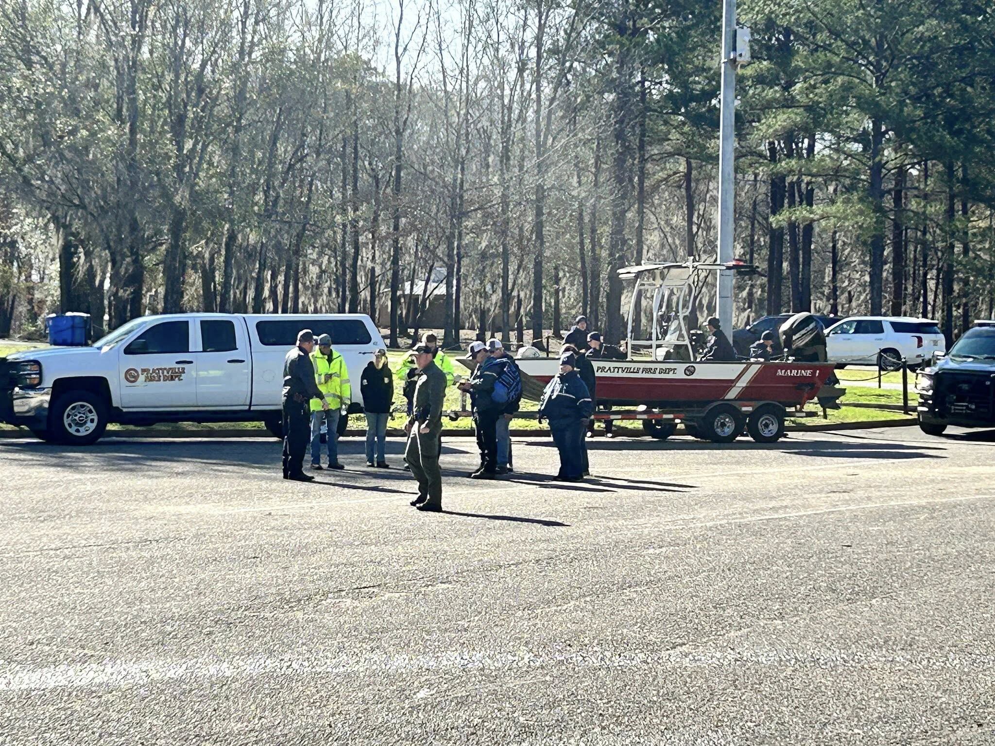 Authorities searching for missing boater on Alabama River