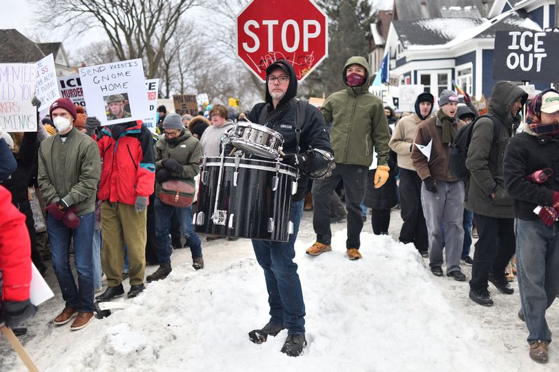 Minnesota protester throws slices of meat at ICE vehicles as tensions ...