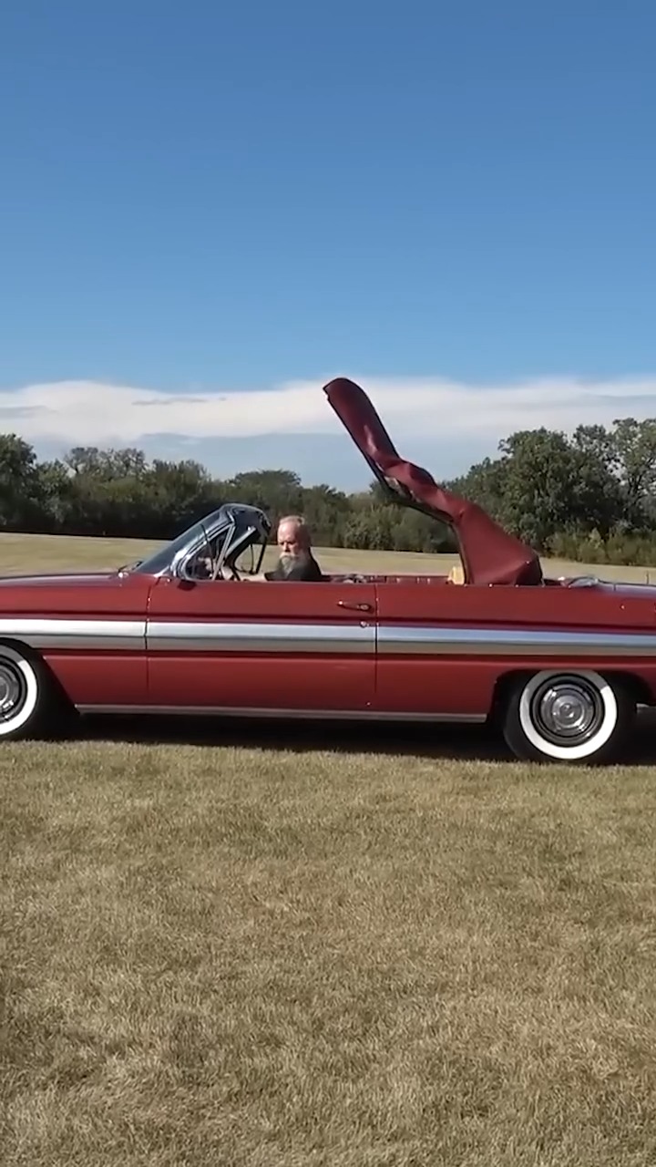 1961 Oldsmobile Starfire in the spotlight