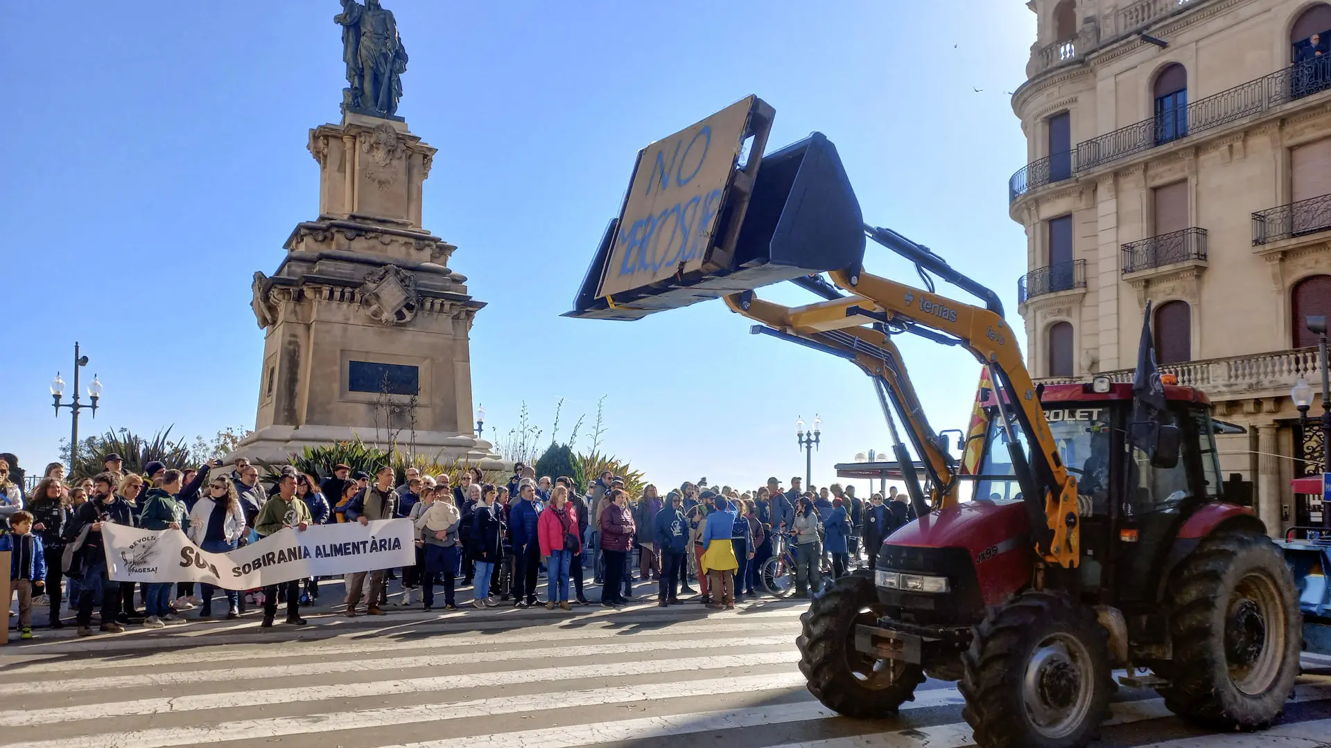 Los agricultores colapsan el centro de Tarragona contra el acuerdo UE ...