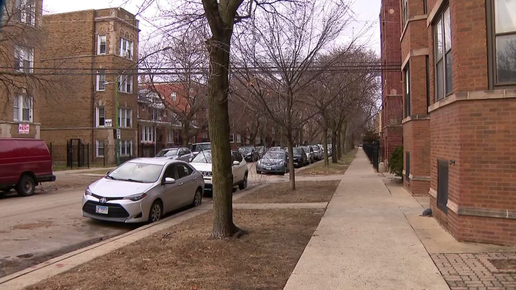 Man shot, critically wounded in Chicago's Rogers Park neighborhood