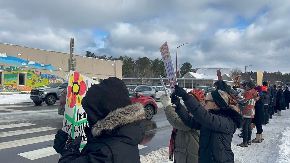 Thousands in Traverse City protest ICE practices after fatal nationwide ...