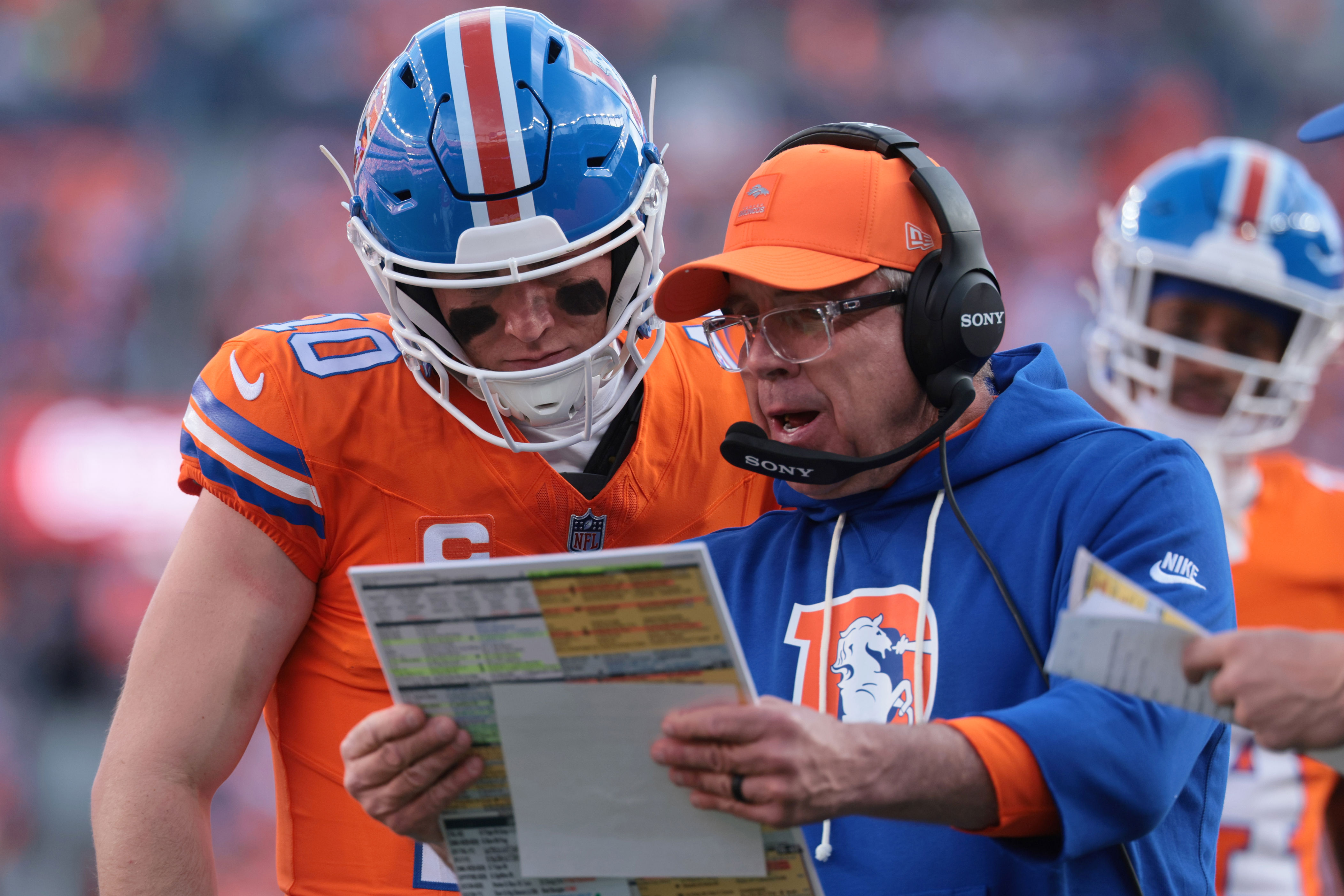 Who will the the Broncos play in the AFC Divisional round?