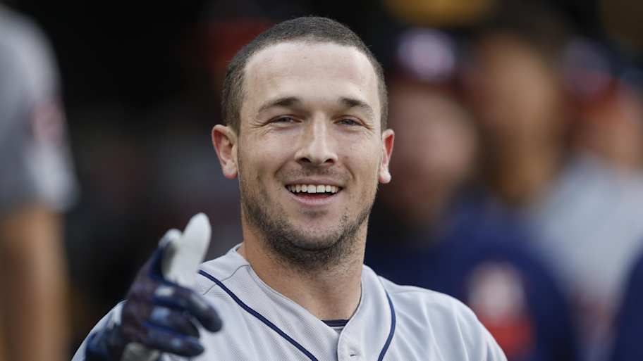 Alex Bregman quickly joins Chicago Bears hype after $175M Cubs deal