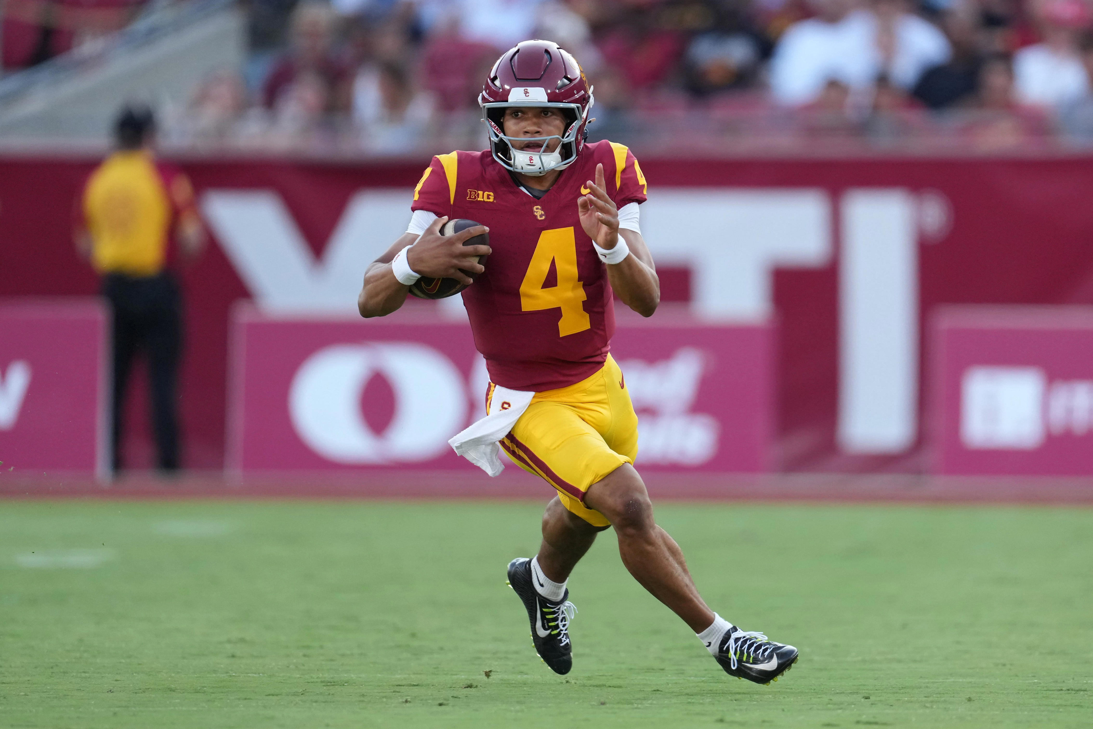 LSU football hosts major transfer portal quarterback target