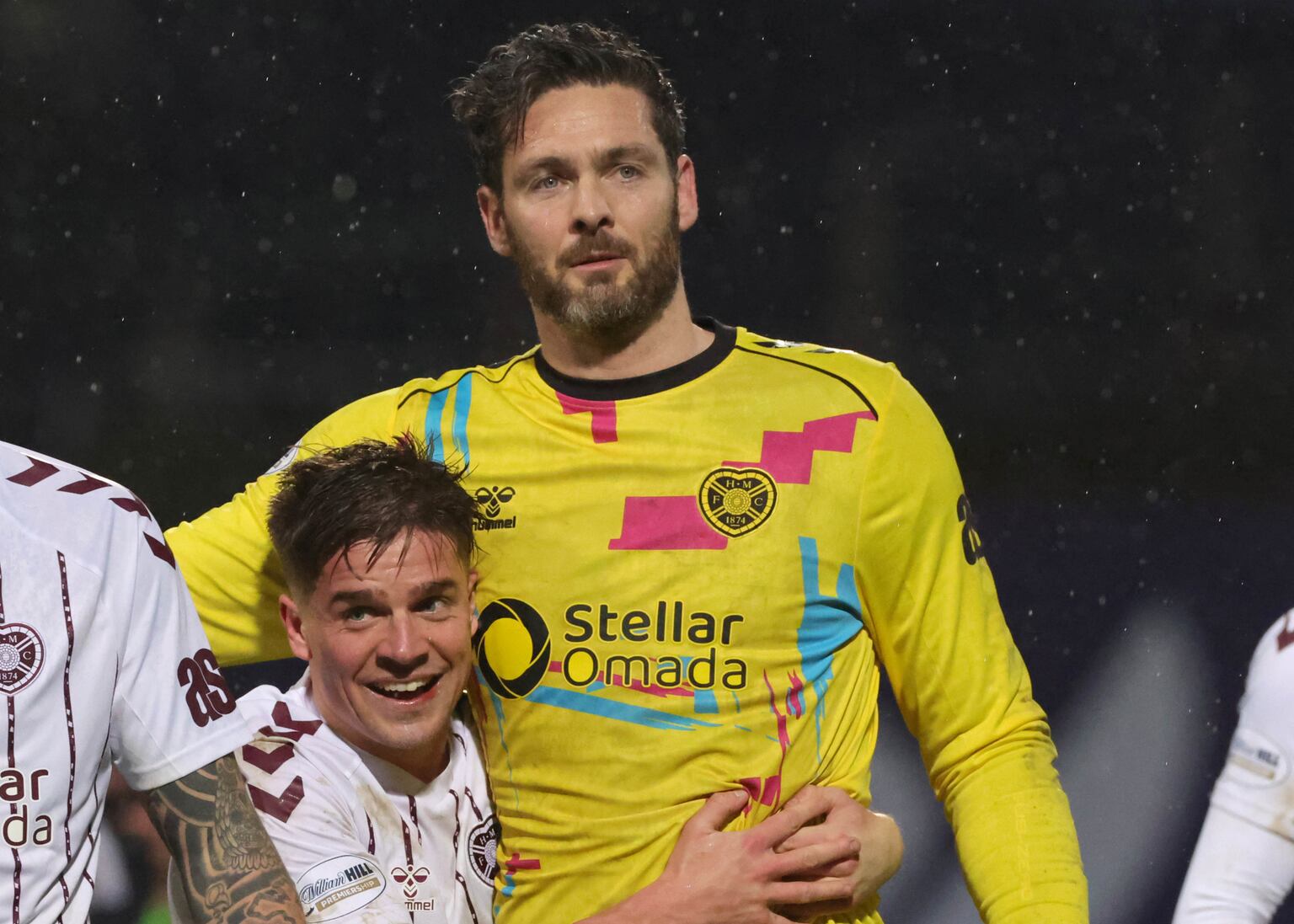 Craig Gordon the hero as 10-man Hearts hold off Dundee