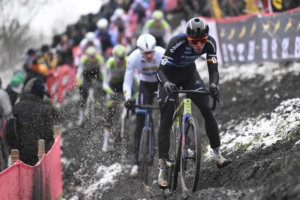 Thibau Nys blijft taaie Emiel Verstrynge na nagelbijter nipt voor op BK ...