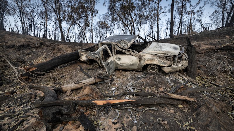 Walwa and Otways biggest fire fronts as nearly 400,000 hectares burn in ...