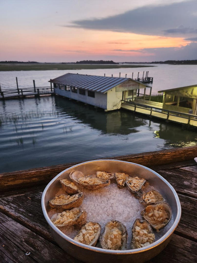 This South Carolina seafood café serves fried fish so good, you’ll ...