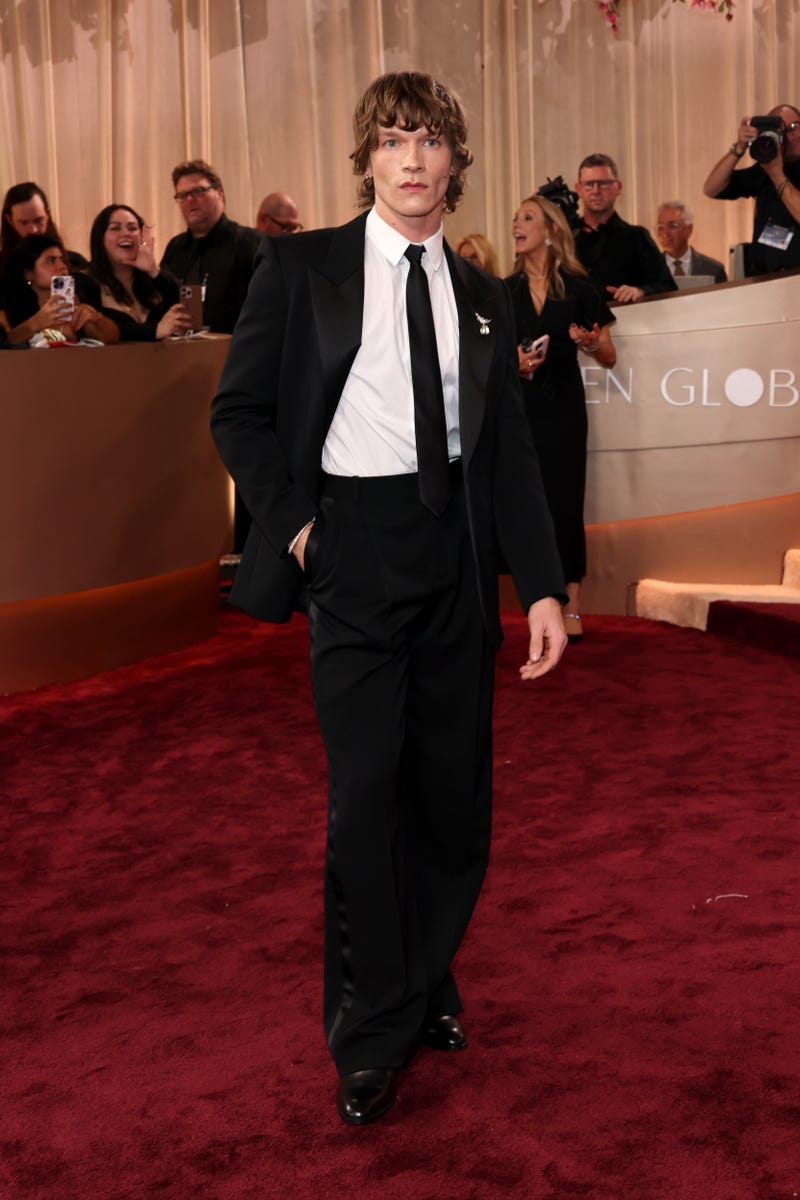 All the can't-miss red carpet looks from the 2025 Oscars