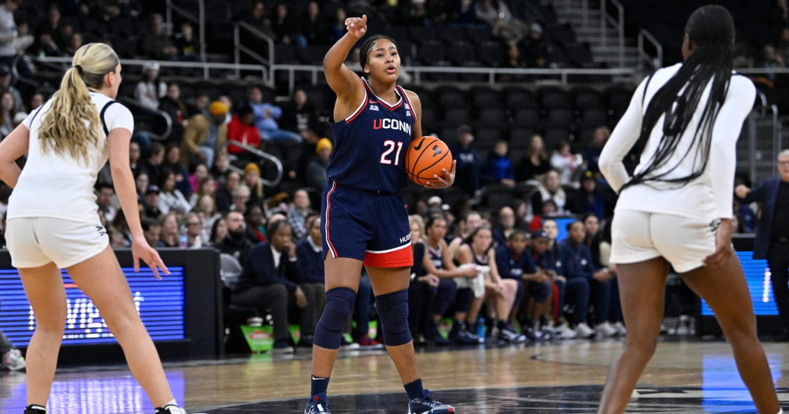 No. 1 UConn Women’s Hoops overcome slow start; down Creighton by 41