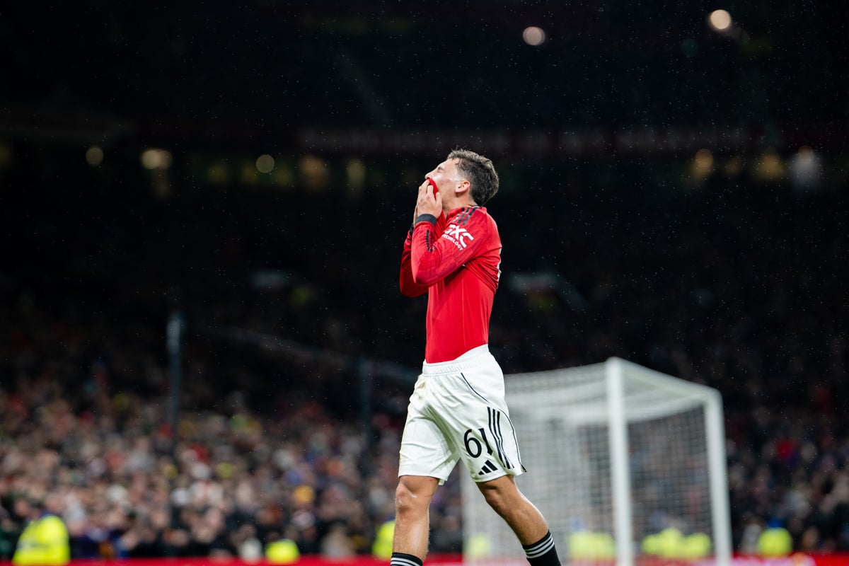 Fletcher lambasts 'ridiculous' Lacey red card in Man Utd's FA Cup exit