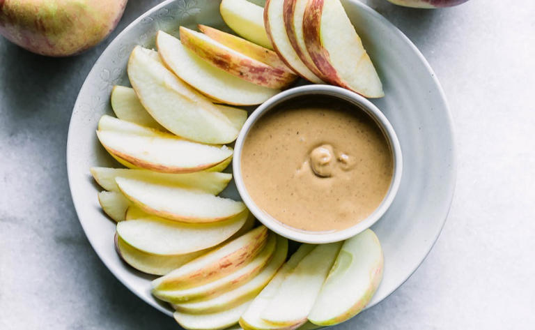 Why eating an apple with peanut butter is one of the smartest snacks ...