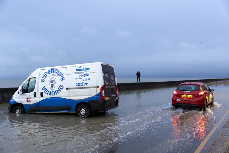 Met Office maps show where weather warnings for rain and wind are this week