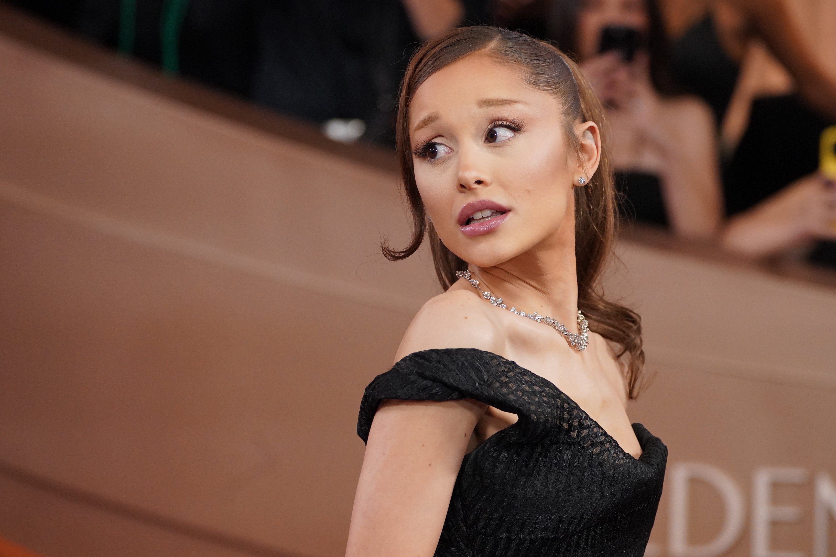 Ariana Grande goes goth Glinda on the Golden Globes 2026 red carpet