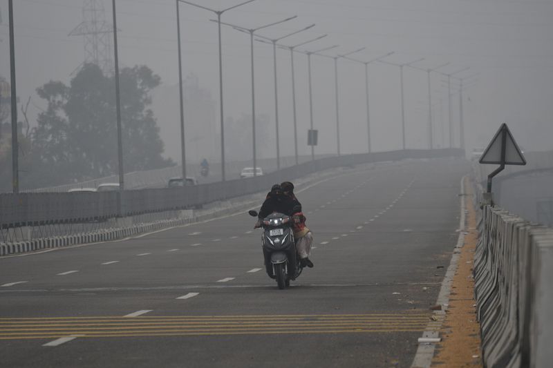 Severe cold grips north; mercury nears freezing point in Pb, Haryana
