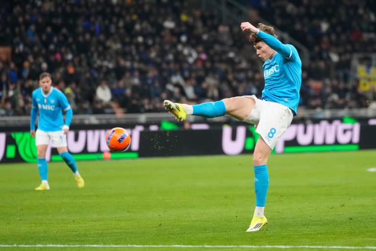 Inter-Napoli draw leaves Serie A title race open. AC Milan extends ...