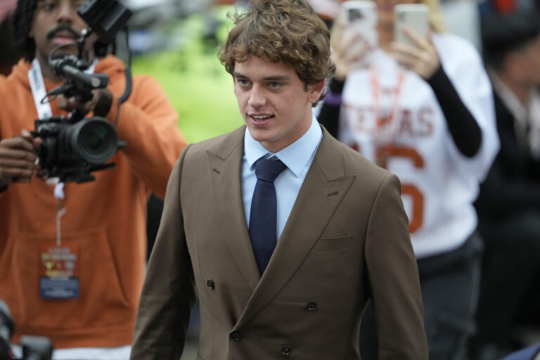 Arch Manning reacts to Cam Coleman’s decision to commit to Texas