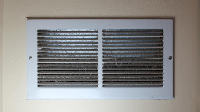 This easy way to clean & remove dust from sticky air vent covers works ...