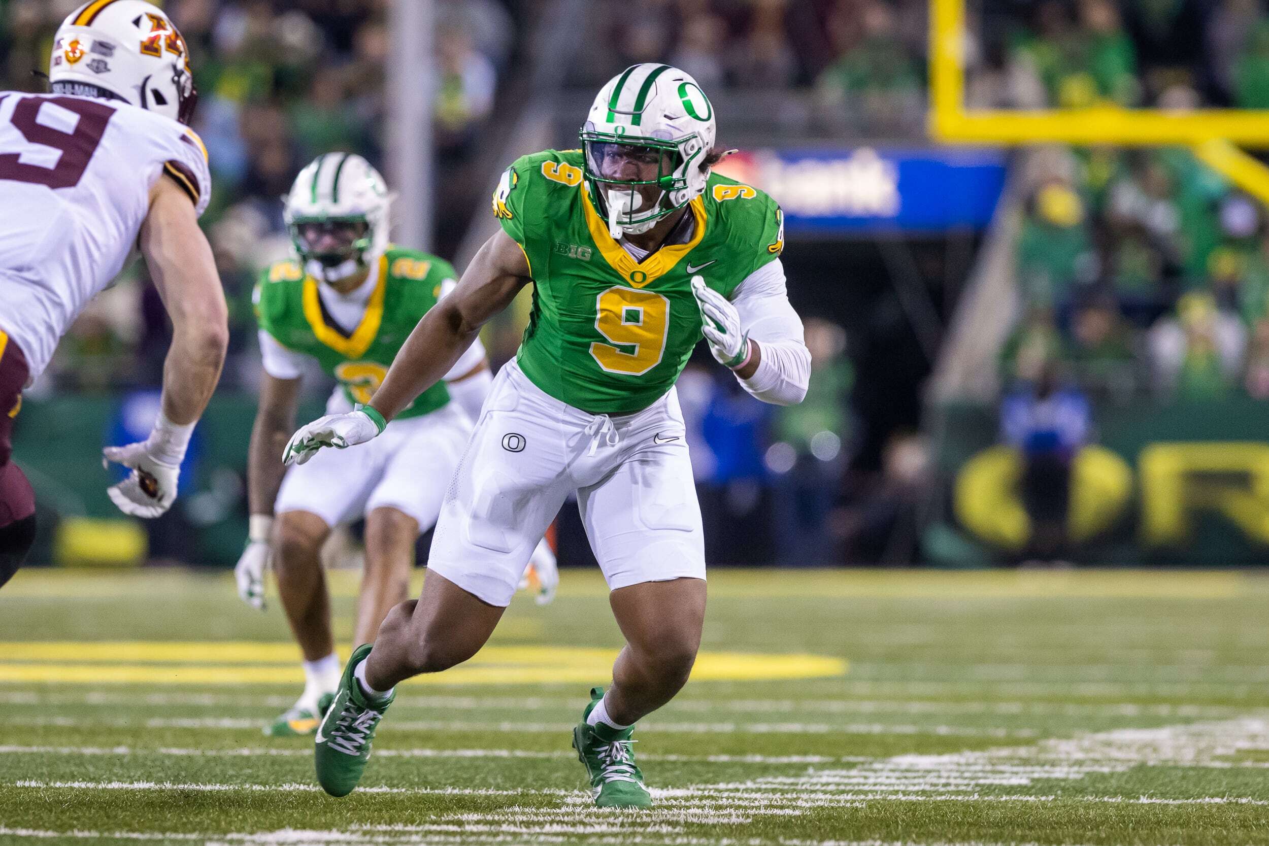 Oregon outside linebacker Blake Purchase to enter transfer portal