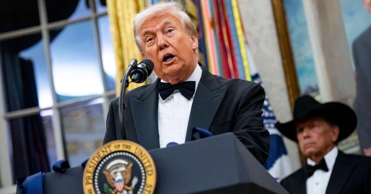 Donald Trump's 'make me look thin' plea sparks hilarious meme storm online