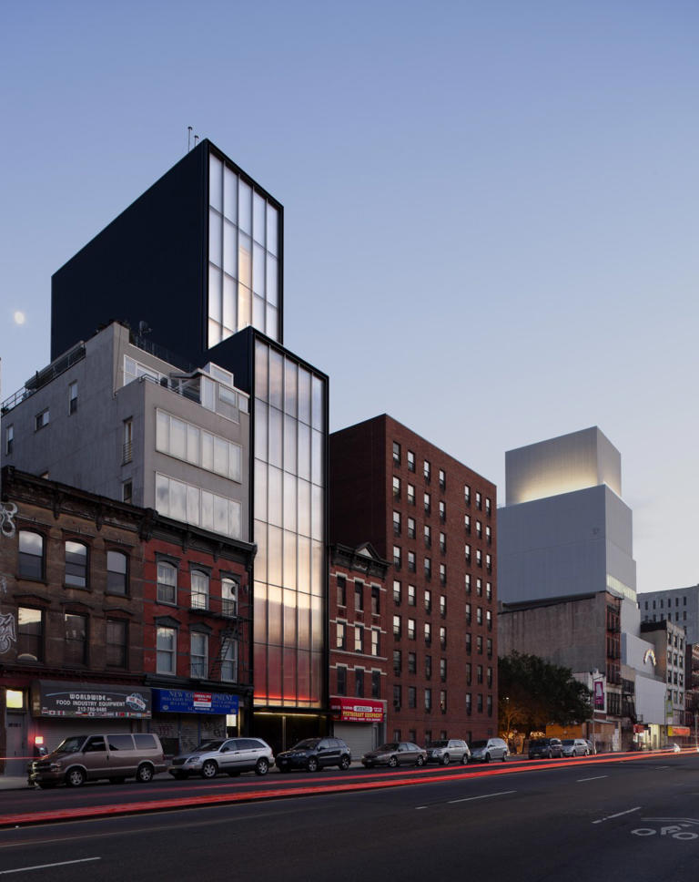 Quirky 257 Bowery gallery building up for sale