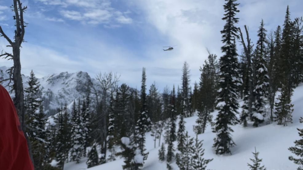 Backcountry skiers buried by avalanche near Longs Pass, 2 dead
