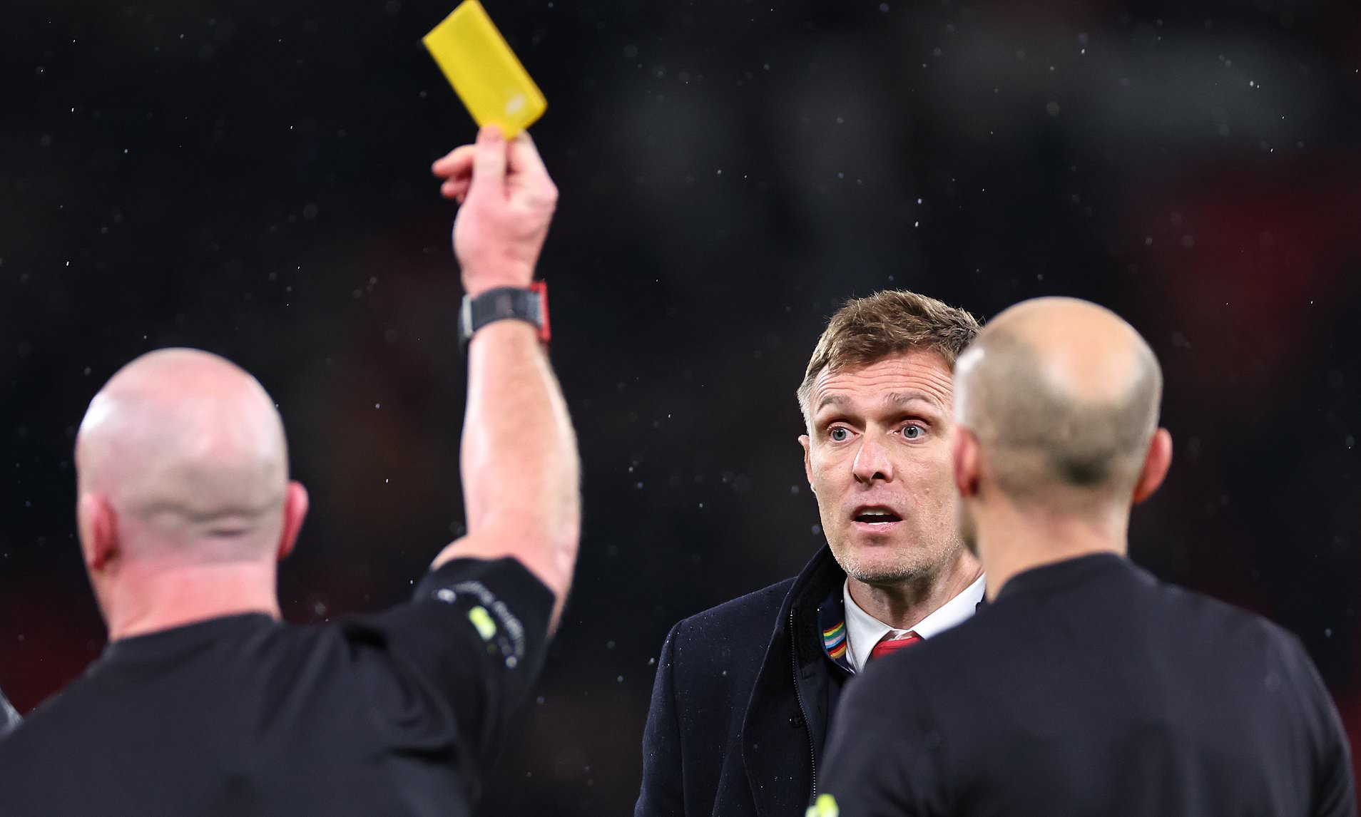 Angry Man United caretaker boss Darren Fletcher confronts officials ...