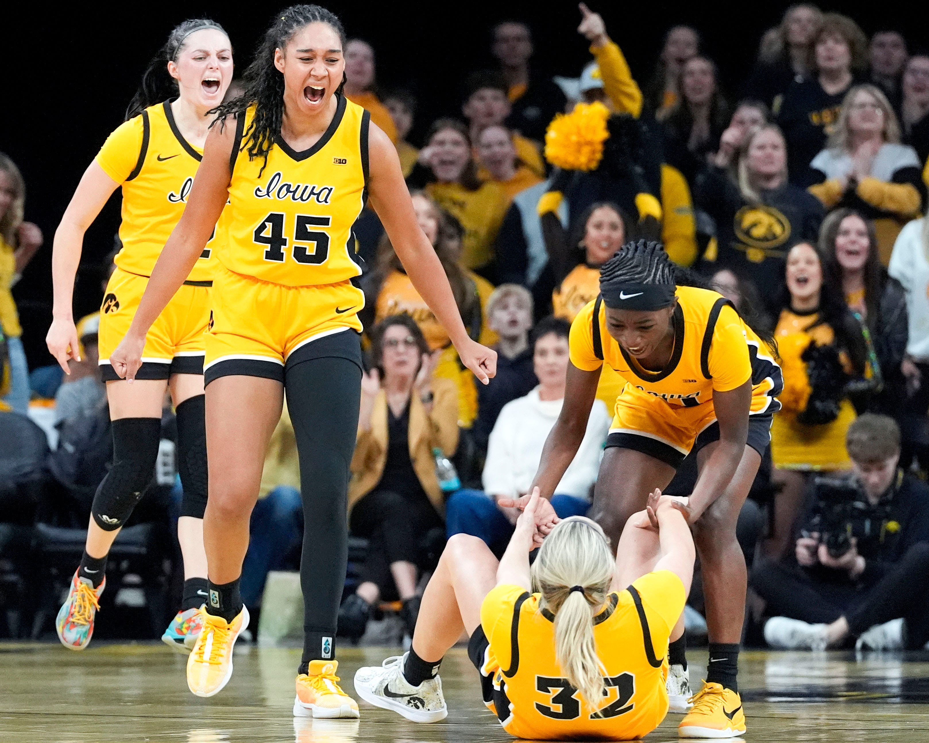 Iowa women's basketball completes comeback vs. Indiana
