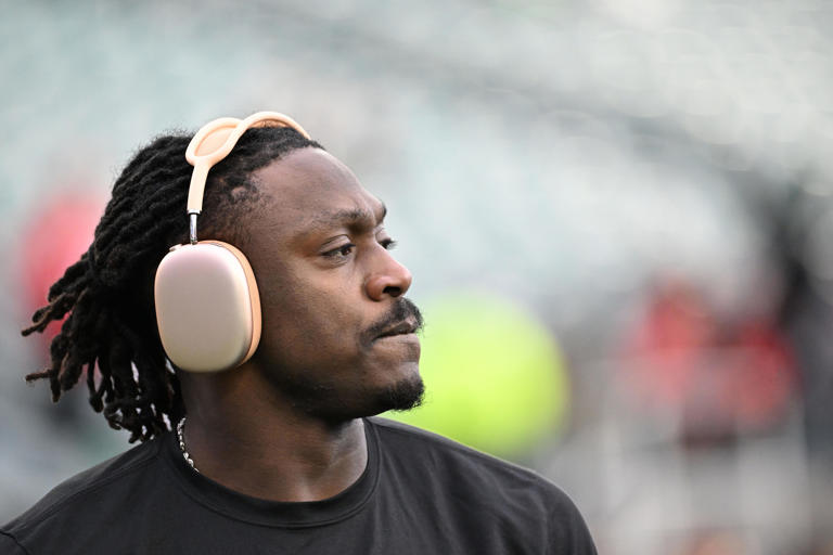 Are Eagles trading AJ Brown? How Carson Wentz example could apply