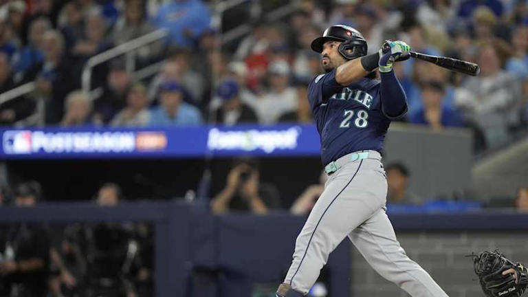 Pirates urged to steal $66 million slugger from Mariners in free agency