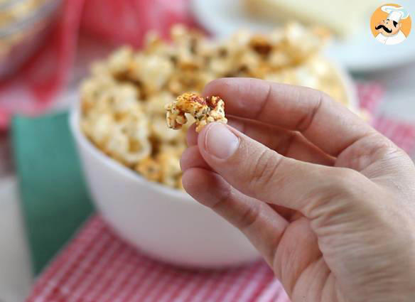 Pizza-flavored popcorn