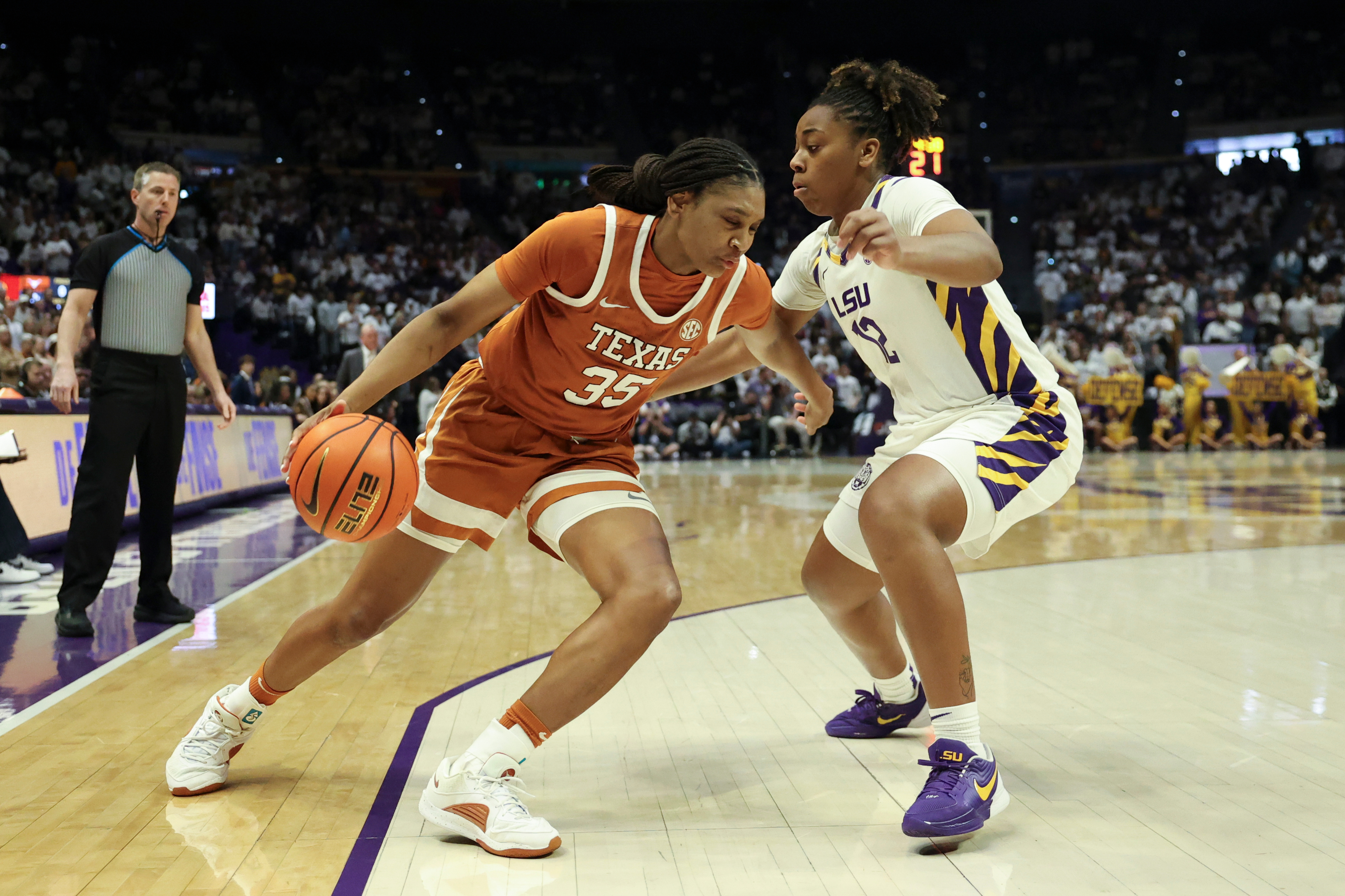 Williams scores 20 as No. 12 LSU hands No. 2 Texas its first loss, 70-65
