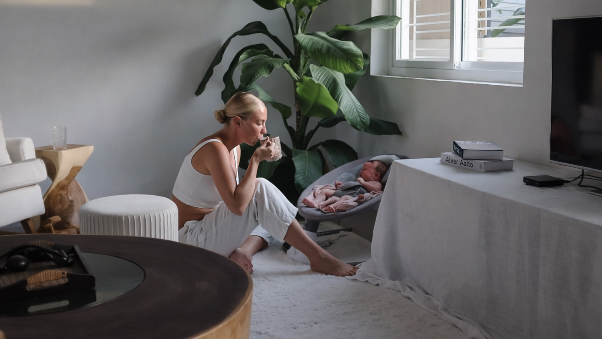 Daily routine with six week old baby in Thailand