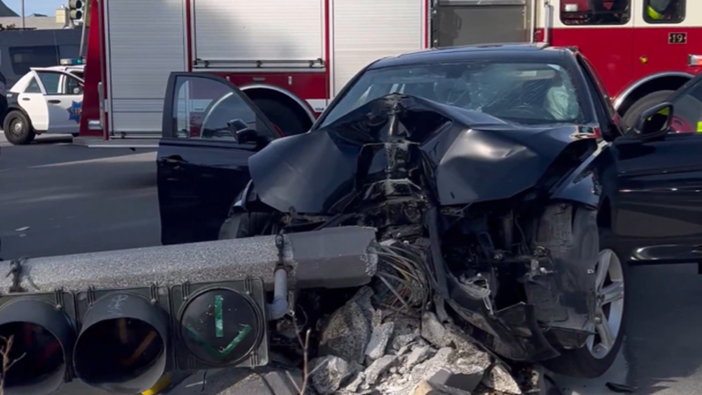 3 hospitalized after car crashes into light pole in San Francisco