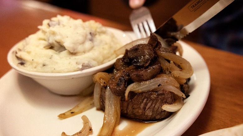 Texas Roadhouse steaks ranked from worst to best