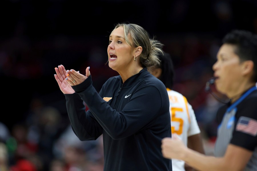 Lady Vols dominate Arkansas to stay perfect in SEC play
