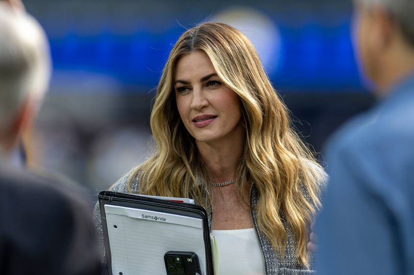 Erin Andrews leaves Michael Strahan 'fascinated' with bold FOX fashion ...