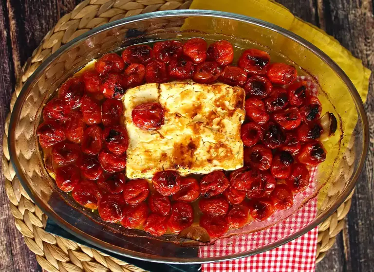 Tagliatelle beyaz peynirli çeri domates - fırında beyaz peynirli makarna