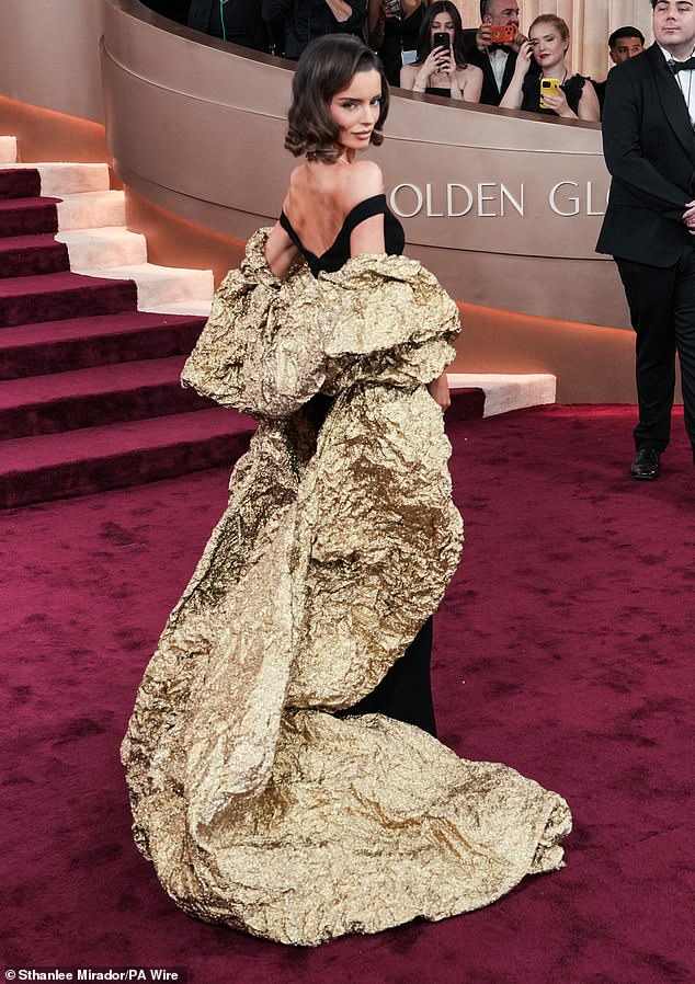 Golden Globes 2026 worst dressed list: Awkward frocks and eye-popping ...